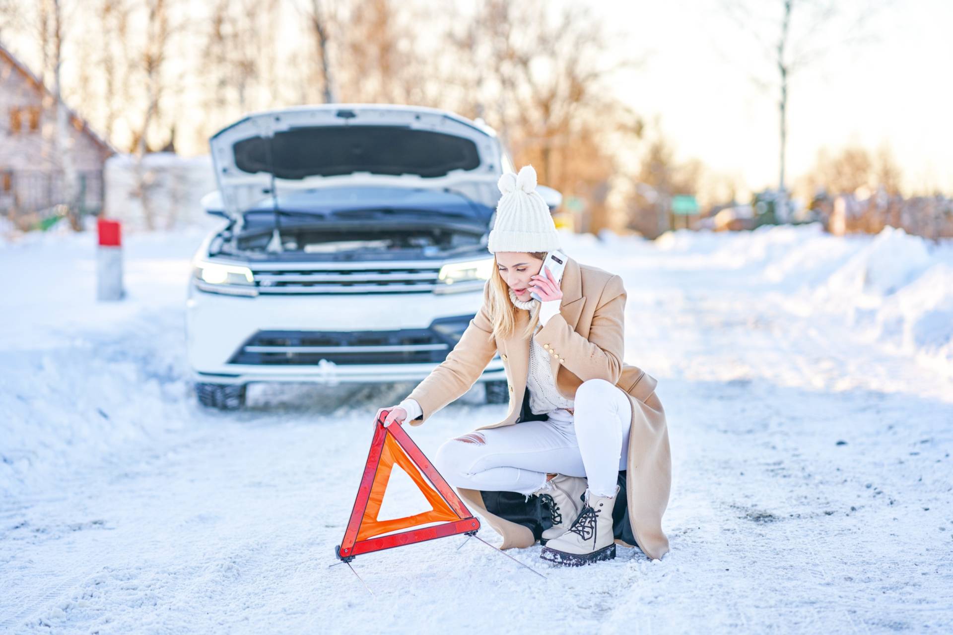 What To Do During A Winter Roadside Emergency | Gold Cross Ambulance ...